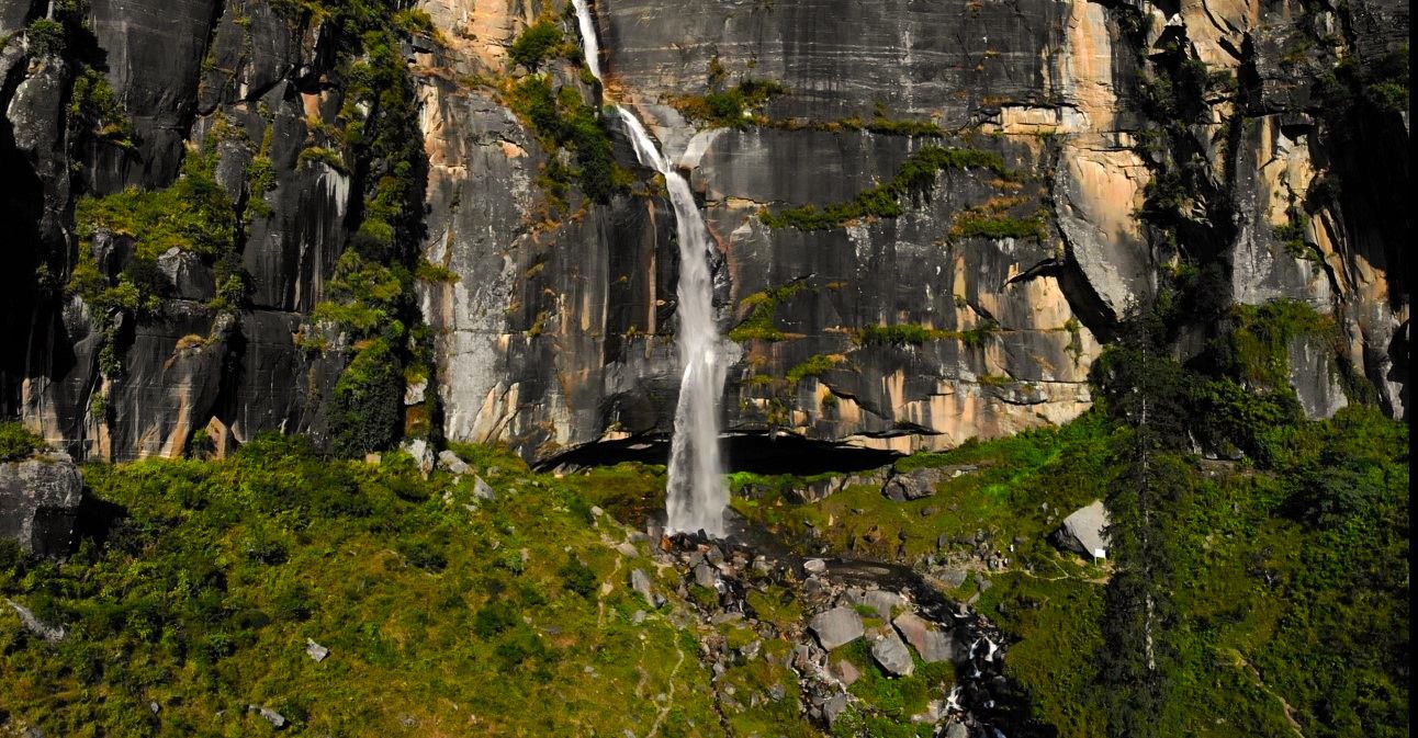 Book Your Hotels In Manali At Lowest Price With Color Stays